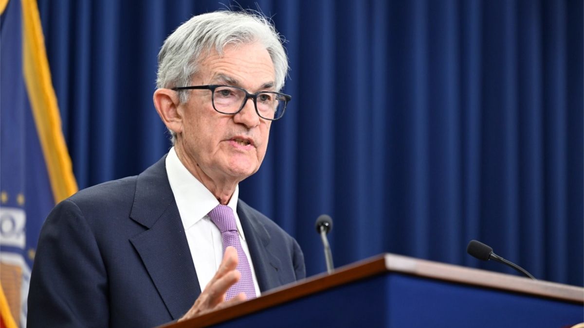 美國減息 四分一厘｜預計減息未完兼上調經濟增長預測：道指升近500點 - 香港財經時報 HKBT